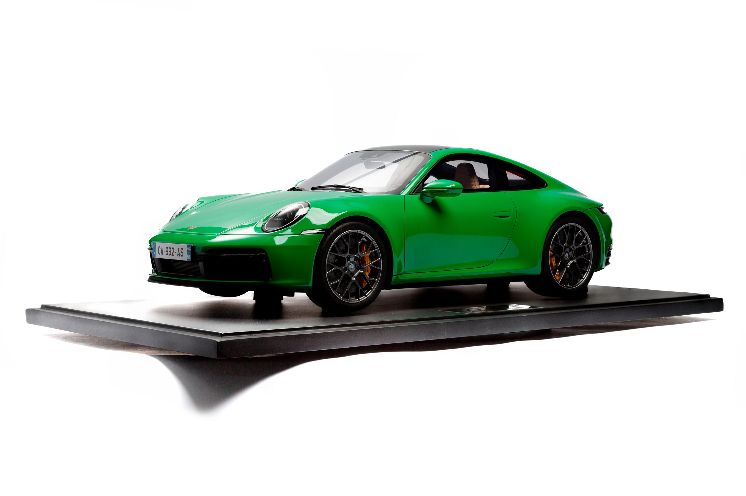 Porsche 911 (992) CARRERA 4S python green 2020